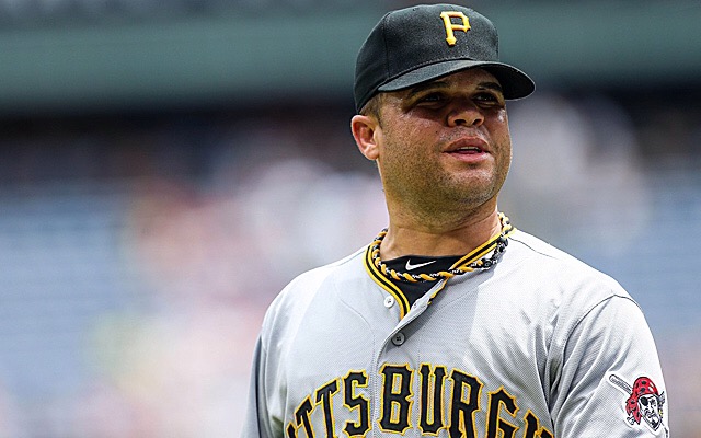 Wandy firma con los Bravos | DeportivApp by Vic Báez