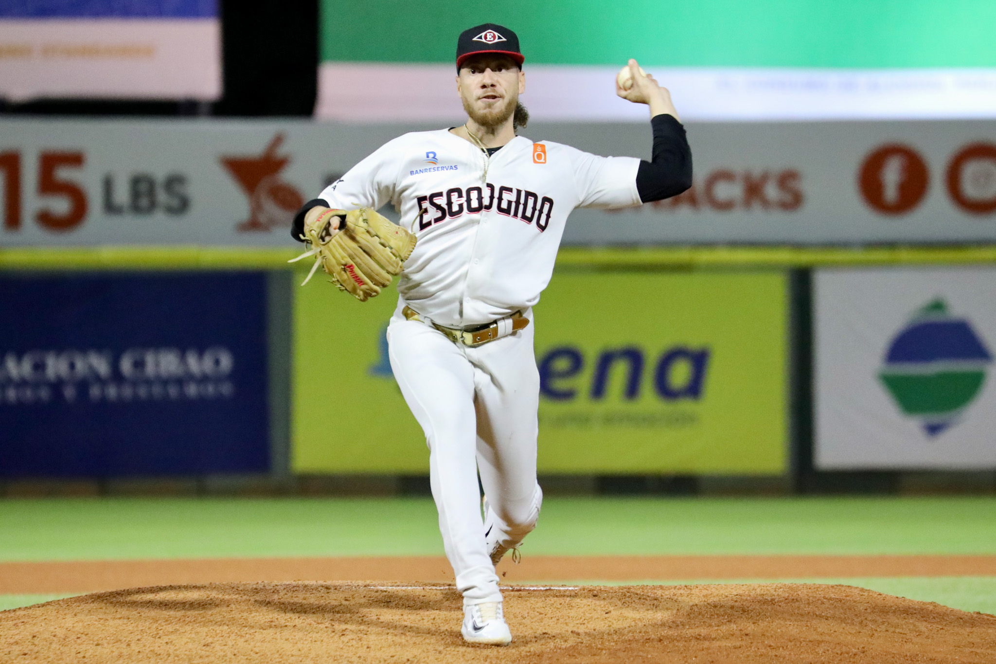 Alexander le gana duelo a Espino en 1ª victoria Leones en el Round ...